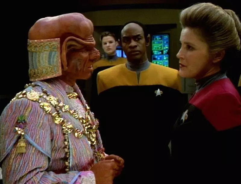 Star Trek: Voyager Rewatch: “False Profits” 3112_2