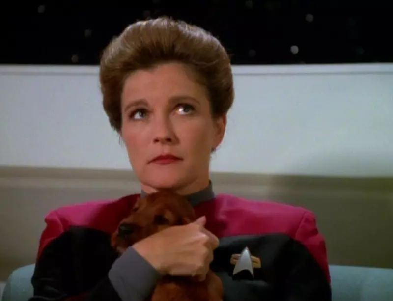 Star Trek: Voyager qayta tomoshasi: “Q va kulrang” 3136_3