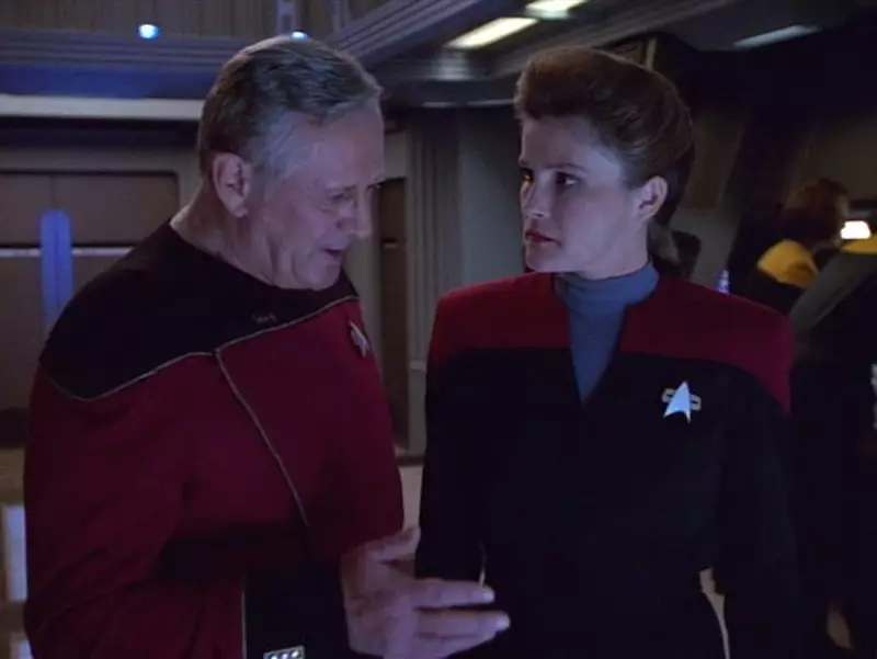 Inyenyeri Trek: Voyager Rewatch: “Coda” 3151_3