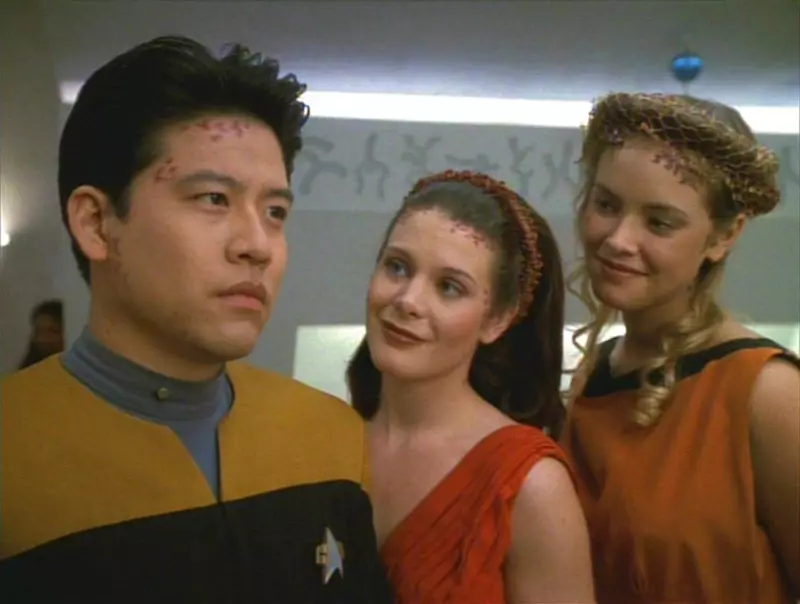 Star Trek: Voyager Rewatch: "Favorite Son"