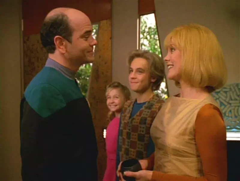 Star Trek: Voyager Rewatch: "Real Life"