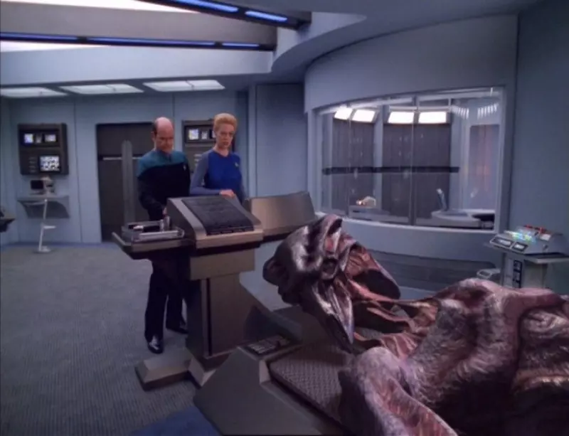 Star Trek: Voyager Rewatch: «Во плоти» 3214_1