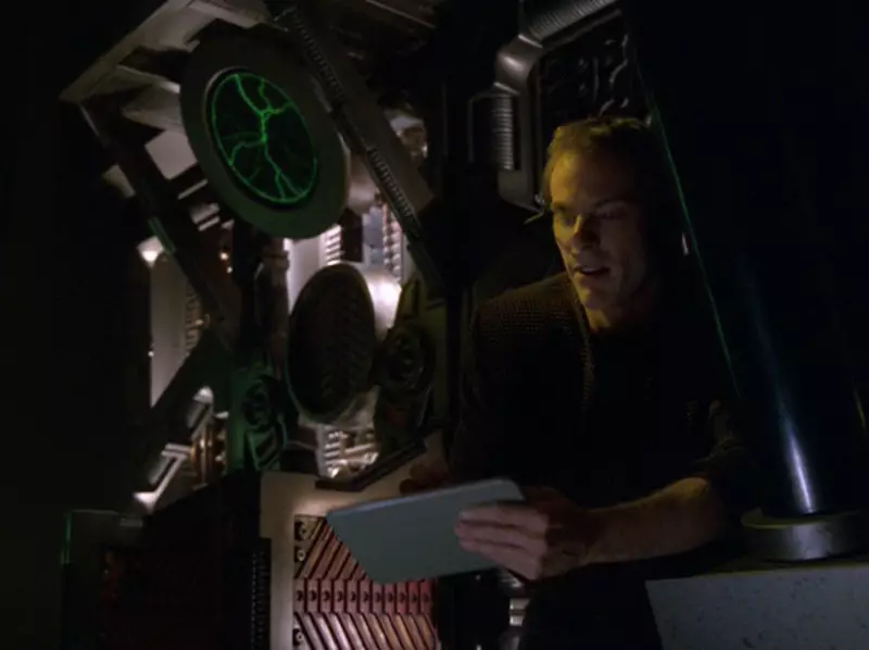 Star Trek: Voyager Yeniden İzleme: “Dark Frontier” 3245_1