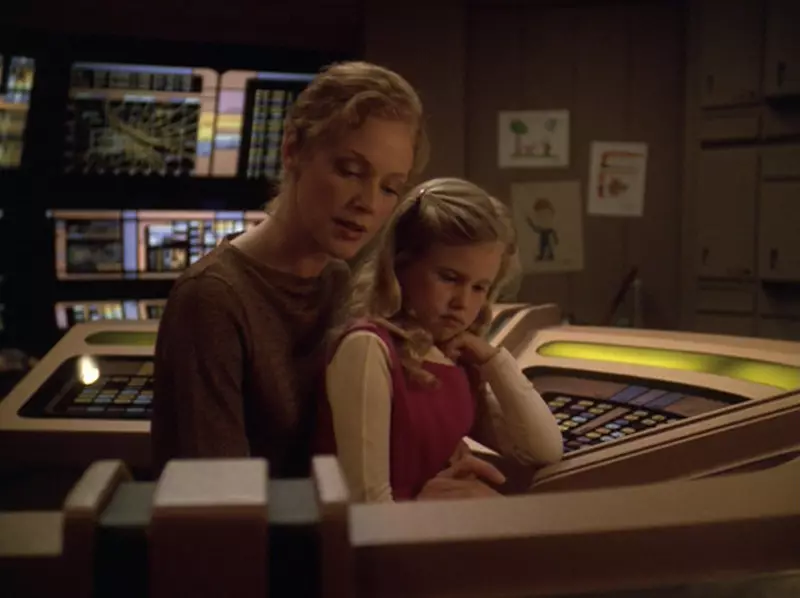 Star Trek: Voyager Yeniden İzleme: “Dark Frontier” 3245_4
