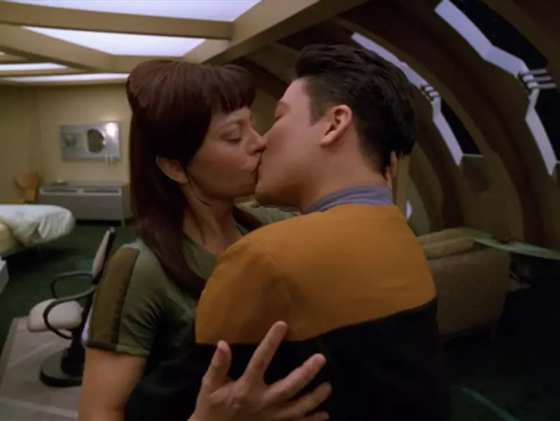 Star Trek: Voyager Rewatch: "Slimība"
