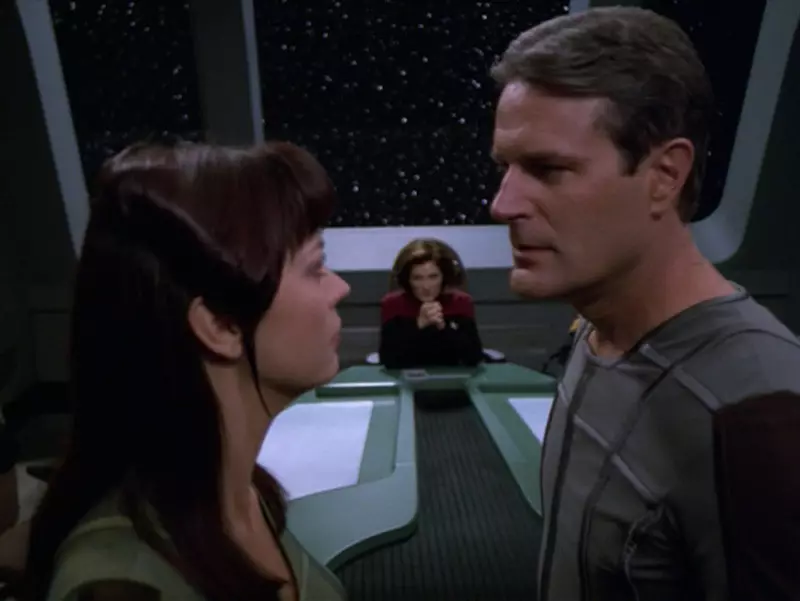 Star Trek: Voyager Rewatch: «The Disease» 3248_2