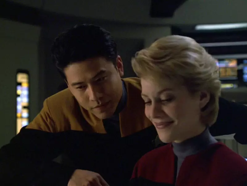 Star Trek: Voyager qayta tomoshasi: “Urush boshi” 3271_5
