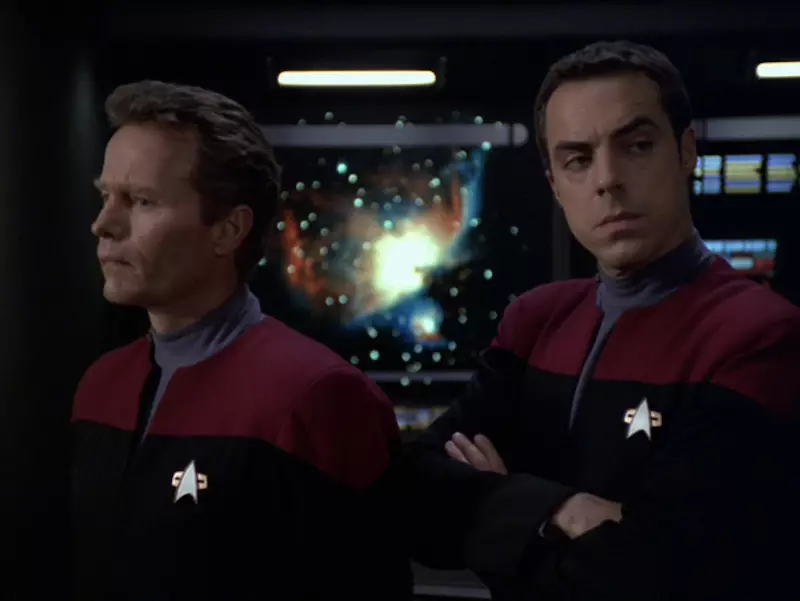 Star Trek: Voyager Endurskoðun: „Equinox, Part I“ 3275_6