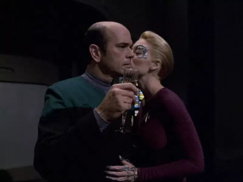 Ponovno gledanje Zvjezdanih staza: Voyager: “Tinker Tenor Doctor Spy” 3288_1
