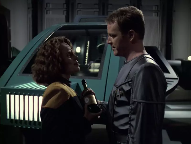 Star Trek: Voyager Rewatch: “อลิซ” 3291_3