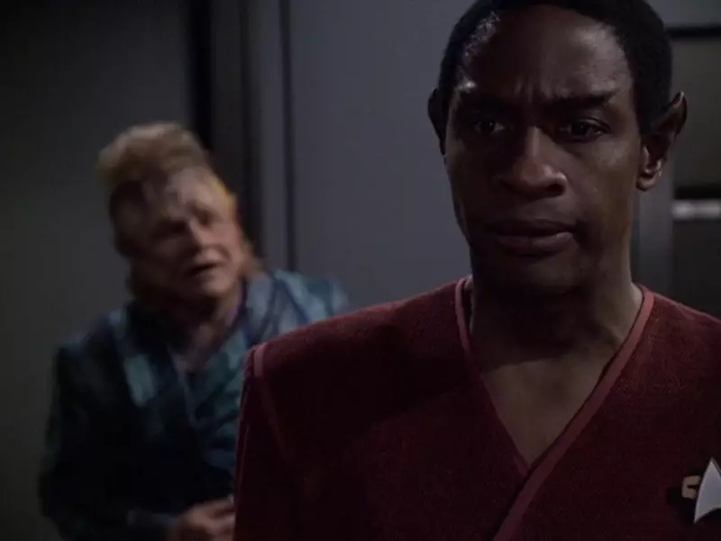 Star Trek: Voyager Yeniden İzleme: “Bilmeceler” 3296_2
