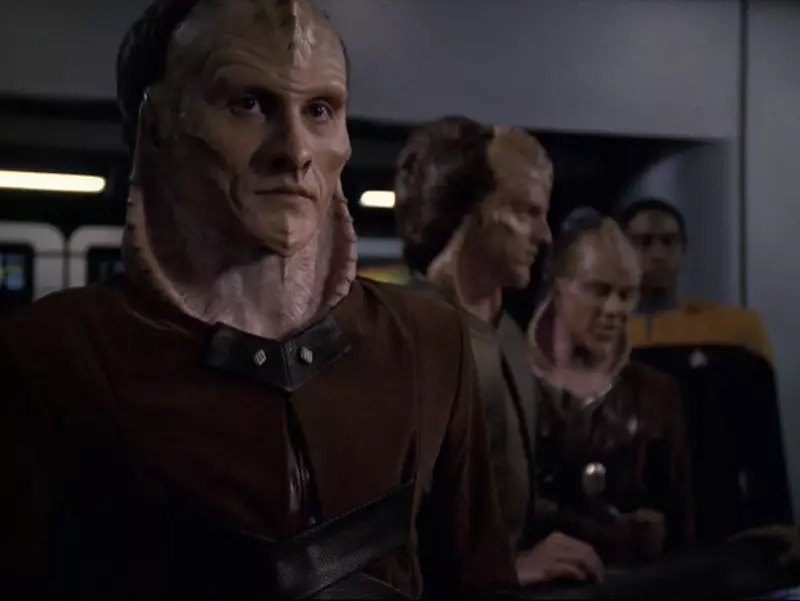 Star Trek: Voyager Rewatch: «Зубы дракона» 3299_2