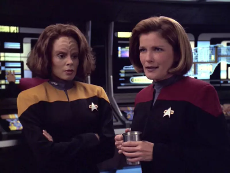 Star Trek: Voyager Endurskoðun: „The Voyager Conspiracy“ 3307_1