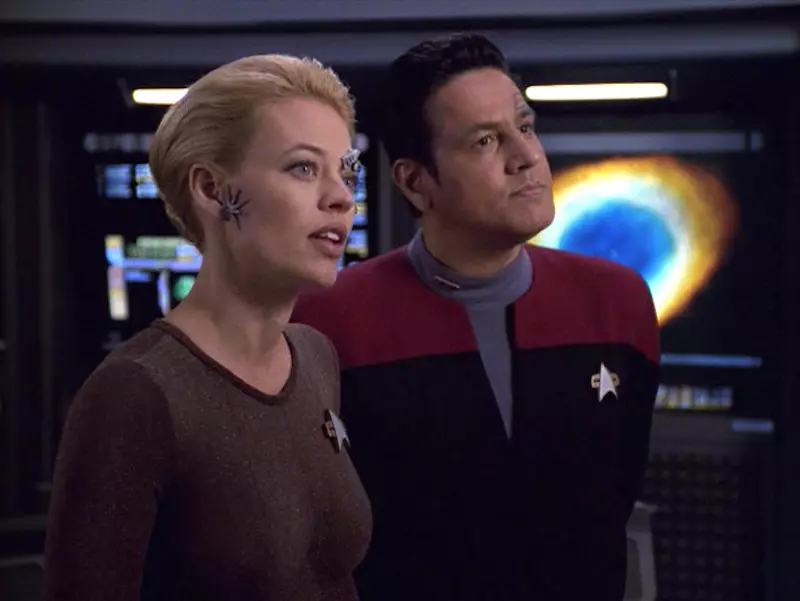 Star Trek: Voyager Endurskoðun: „The Voyager Conspiracy“ 3307_2