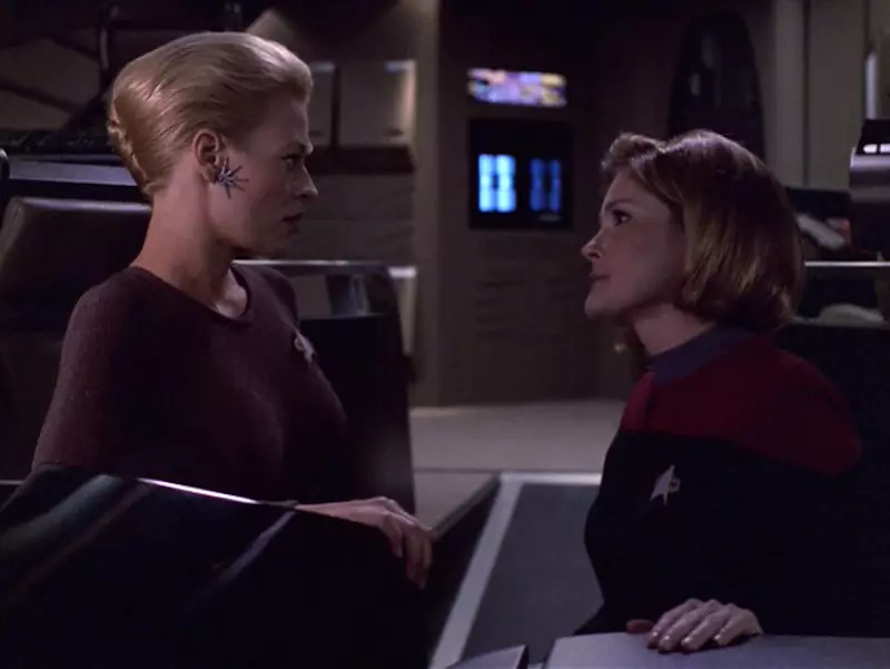Star Trek: Voyager Endurskoðun: „The Voyager Conspiracy“ 3307_3