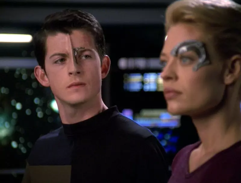 Star Trek: Voyager Rewatch: "ການຫຼິ້ນຂອງເດັກນ້ອຍ"