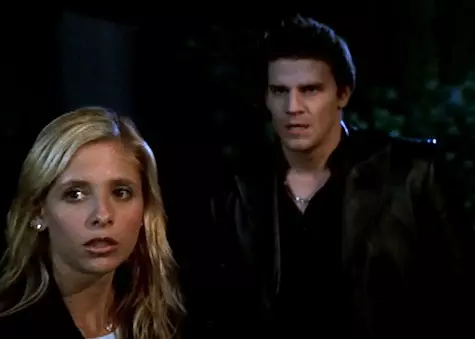 Adolygiad Buffy the Vampire Slayer: Pethau o Farwolaeth a Harddwch 34010_1