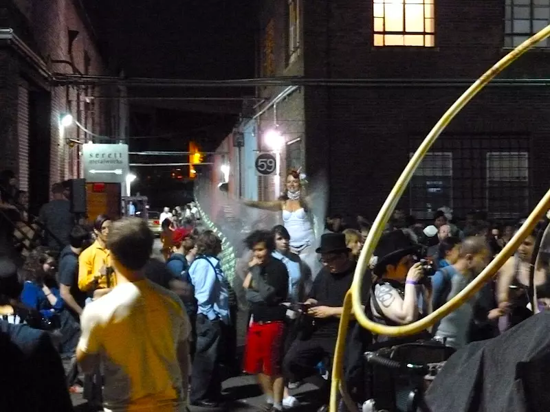 Képes körút Amanda Palmer félelmetes Brooklyn Lot partijáról (Neil Gaimannel) 34334_11