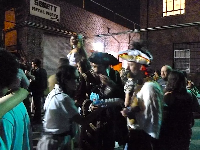 Une visite en images de l'impressionnante fête d'Amanda Palmer à Brooklyn (avec Neil Gaiman) 34334_12