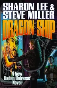 "Vil hun eksplodere?" "Ville ikke overraske mig det mindste i betragtning af slægten." Dragon Ship af Sharon Lee & Steve Miller