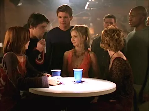 Buffy the Vampire Slayer Rewatch: Toda a diversión e xogos ata que alguén perda un pincho de brazo 34652_5