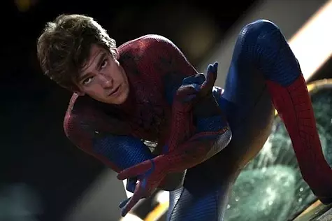 Spider-Man Super Geek: Firwat de Peter Parker ee vun eis ass