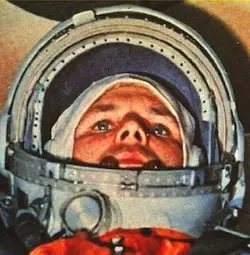 Vostock 1 Inobhururuka Zvakare! Kutenderedza Yuri Gagarin Mhemberero Kubva Kutenderera Webhu