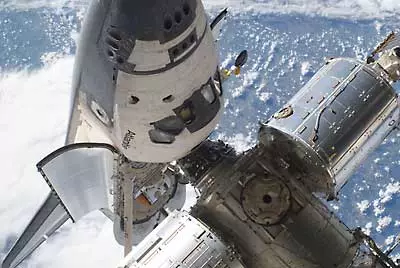 A Fare to Atlantis: Spacewalks & Touchdown 38610_2