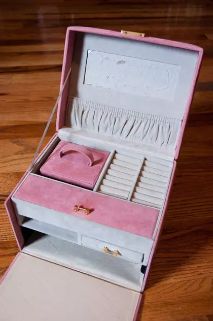 Уради сам: Претварање кутије за накит у хладнију кутију за накит 41730_1
