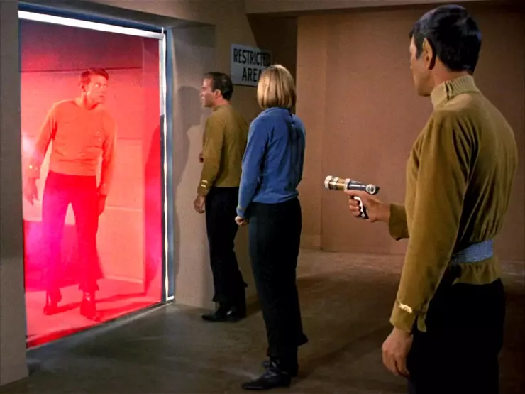 Star Trek Orijinal Seri Yeniden İzleme: “Daha Önce Kimsenin Gitmediği Yer” 43572_5