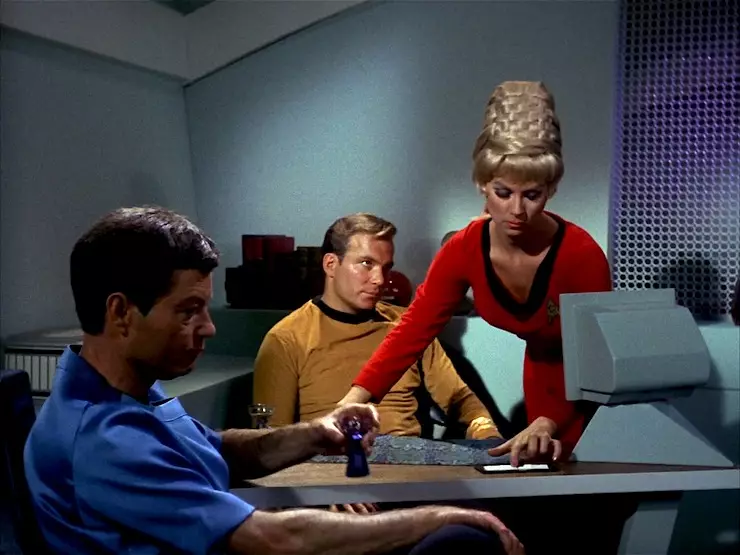 Star Trek Athfhéachaint ar an tSraith Bhunaidh: “The Corbomite Manoeuvre” 43576_12