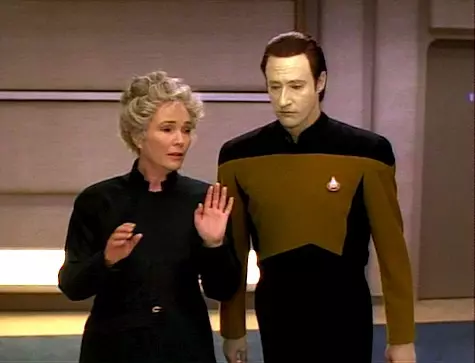 Star Trek: Athfhéachaint ar an Chéad Ghlúin Eile: “Oidhreacht” 45963_1