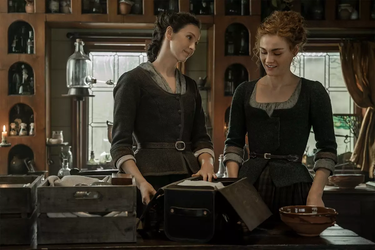 የ Outlander Season 6 Premiere ከመፅሃፍቱ "Echoes" ባሻገር መሄድ ያስፈልገዋል