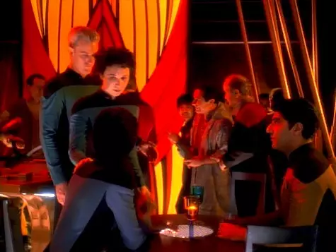 “Star Trek”: Çuň kosmos dokuz gezek täzeden işlemek: “Gözlegçiler” 52409_3