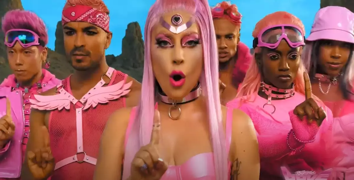 Kuunda Kanoni ya Queer Hopepunk: Lady Gaga, Janelle Monae, Lil Nas X, na Simulizi inayoonekana ya Futurism ya Furaha ya Queer