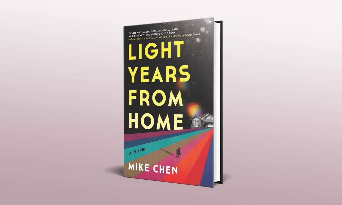 داستان علمی تخیلی قلبی: سال نوری از خانه اثر مایک چن