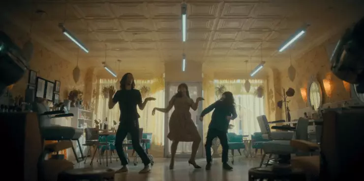 Академия Амбрелла, второй сезон, Ваня, Клаус и Эллисон танцуют вместе