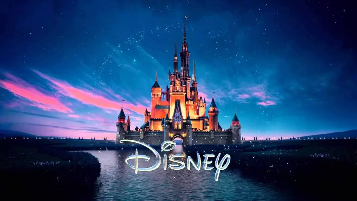 Si Ronald D. Moore Nagpalambo sa usa ka Magic Kingdom Franchise alang sa Disney +