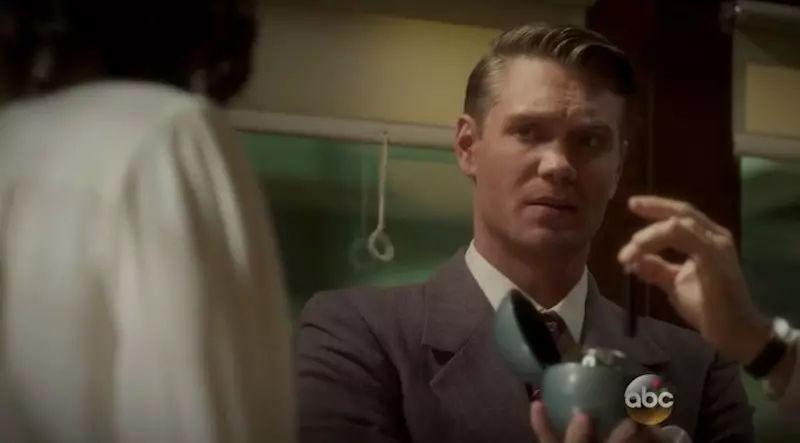 Almal glo in Peggy Carter: Agent Carter, 