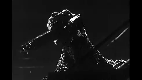 Mae'n edrych fel eich bod chi wedi dewis yr wythnos anghywir i dorri'ch ymgysylltiad! Gwylio Gojira (Godzilla) o 1954 70054_4