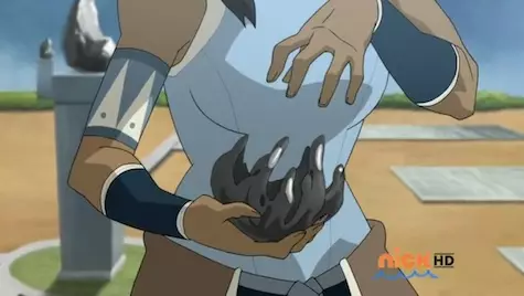 Umugani wa Korra Ukomeza Gukubita Butt no gufata Amazina hamwe n 