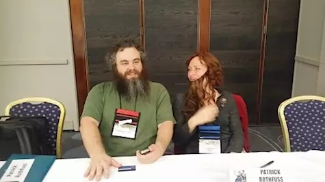 Hoe ik Pat Rothfuss fersloech by Pat Rothfuss te wêzen