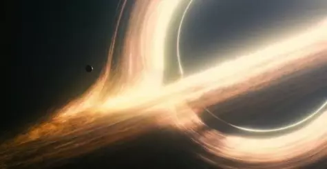 UChristopher Nolan Kwadingeka Akhethe Futhi Akhethe Iyiphi Isayensi Ye-Wormhole Azoyisebenzisa ku-Interstellar