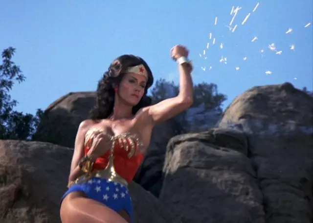Identitate sekretua eredu gisa: Atzera begirada bat Lynda Carterren Wonder Woman-ri 7254_2