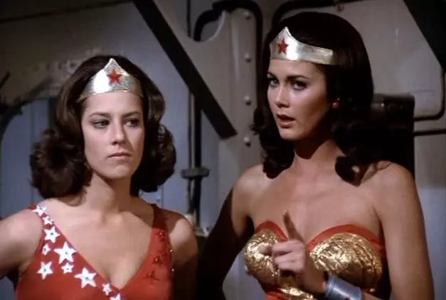 Bản sắc bí mật trong vai trò người mẫu: Nhìn lại Wonder Woman của Lynda Carter 7254_4
