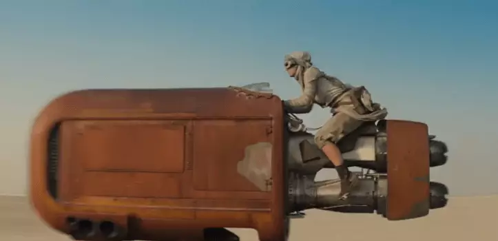 Daisy Ridley mukugenda neza bisa nkigice kimwe cya podracer