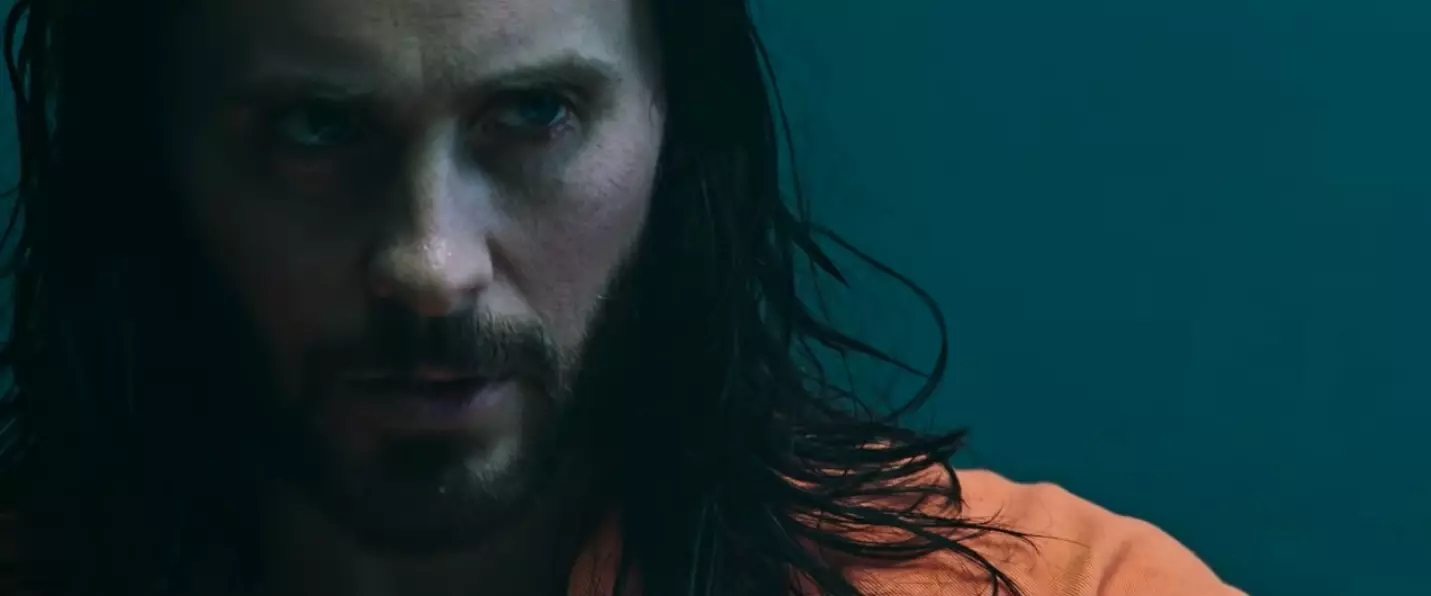 Jared Leto គឺពិតជាមិនមែនជា Batman នៅក្នុង Trailer ថ្មីសម្រាប់ Morbius នោះទេ។