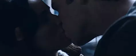 著火預告片 MTV 電影獎 Katniss Everdeen 詹妮弗勞倫斯 Peeta Melllark 喬什哈切森 Plutarch Heavensbee Philip Seymour Hoffman District 11 Gale Hawthorne Liam Hemsworth Gale Katniss Kiss
