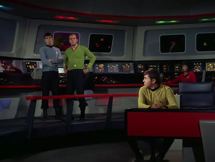 „Star Trek“ originalios serijos peržiūra: „Duona ir cirkai“ 7527_15