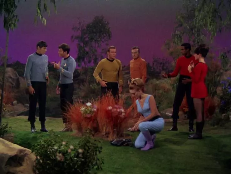 „Star Trek“ originalios serijos peržiūra: „Bet kuriuo kitu vardu“ 7528_1